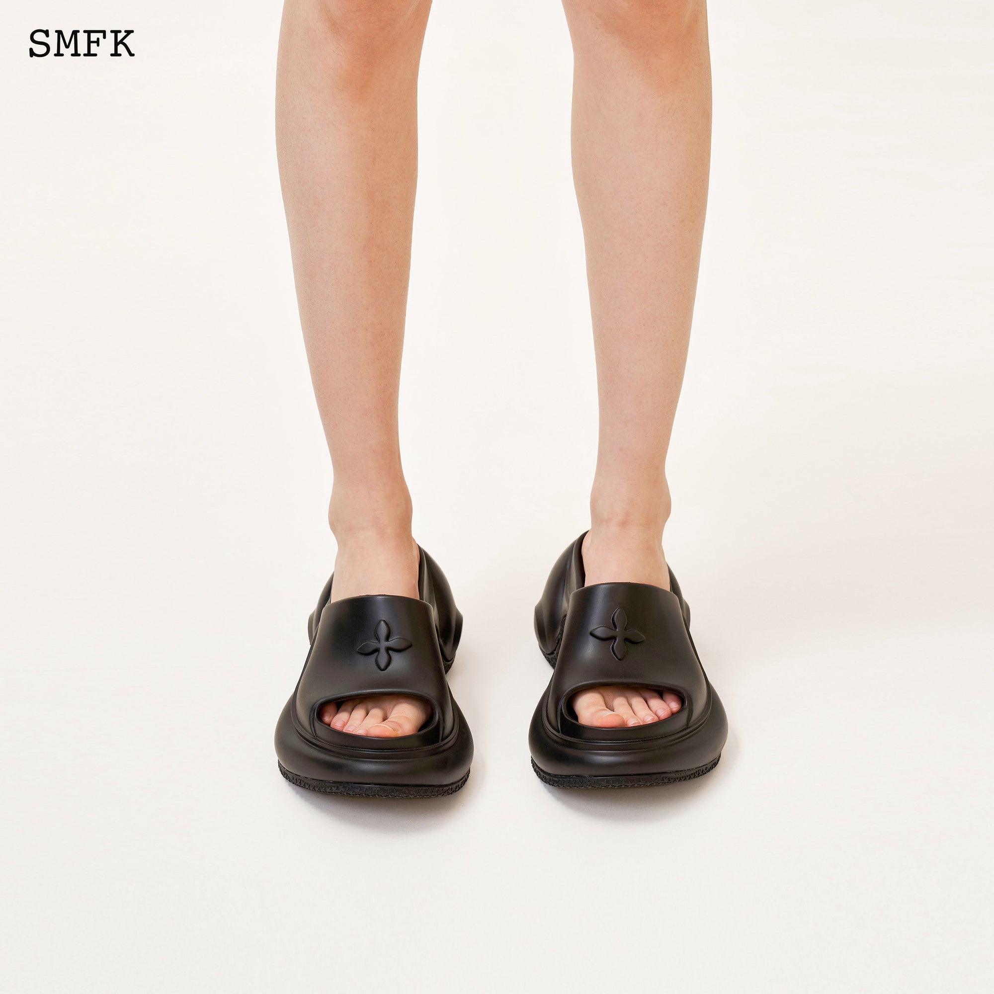 Compass Wave High Heel Bumper Sandal In Black – MOMENTCLOTHING
